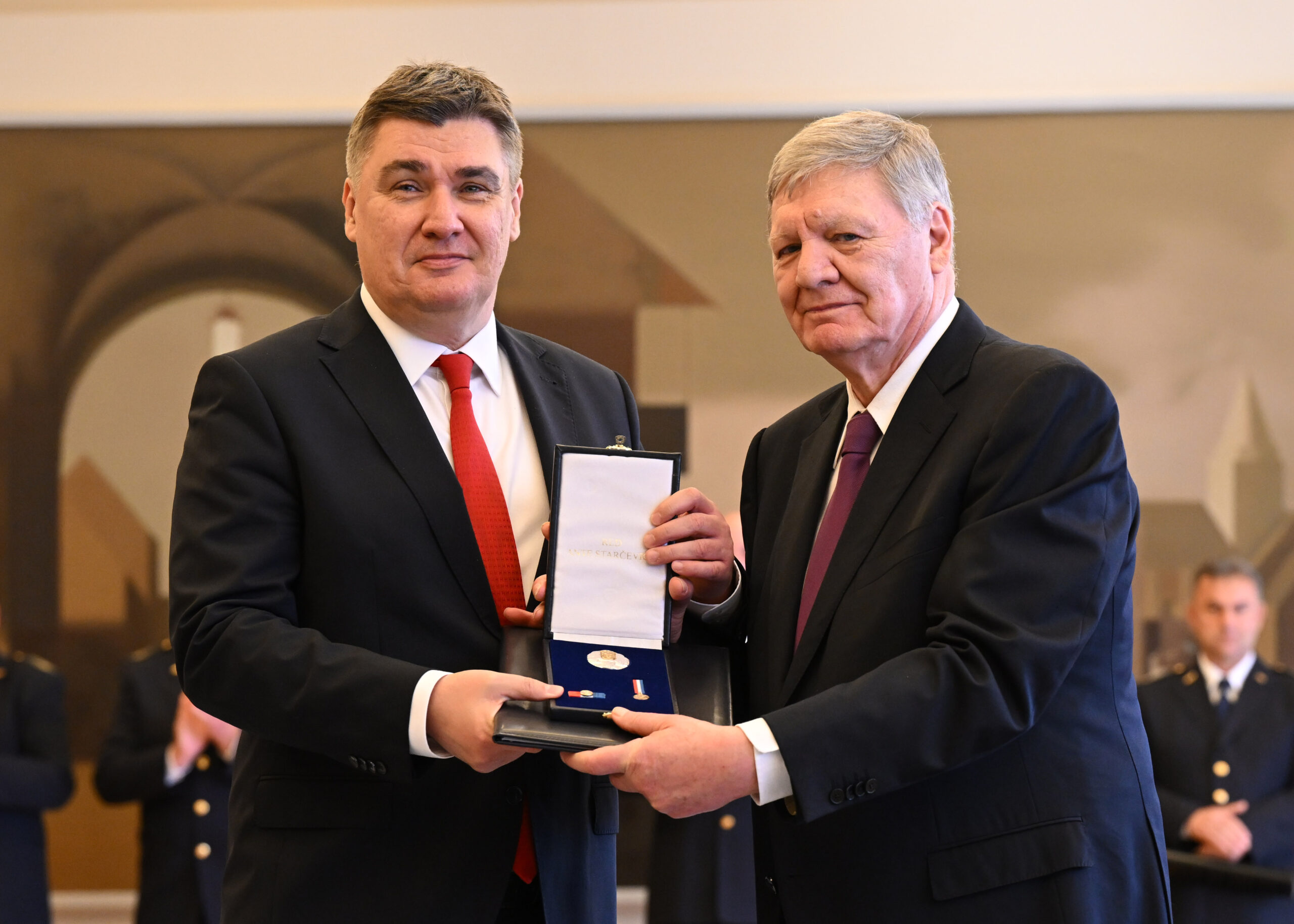 Predsjednik Milanović odlikovao liječnike i cijeli tim KBC-a Zagreb ...
