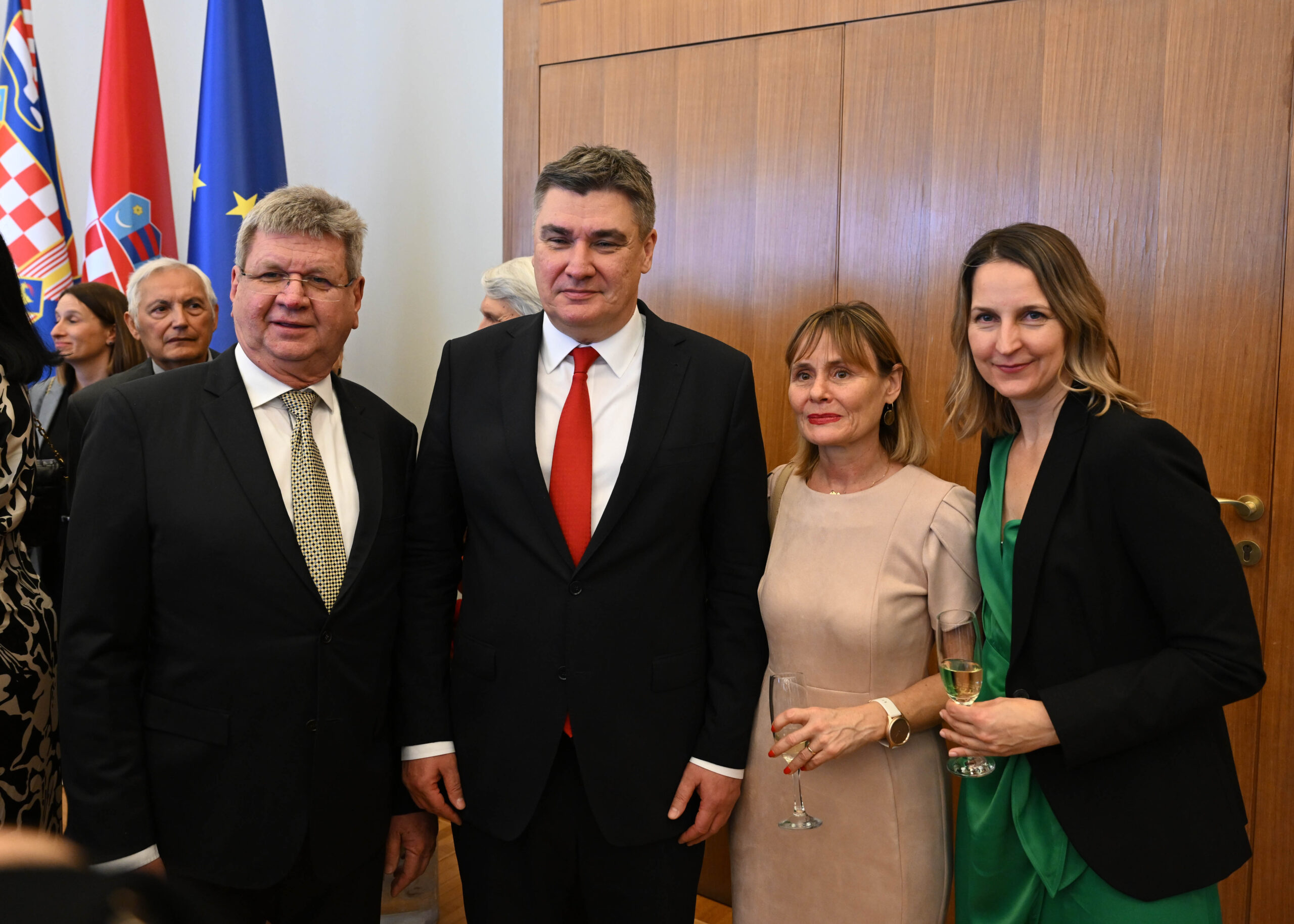 Predsjednik Milanović odlikovao liječnike i cijeli tim KBC-a Zagreb ...